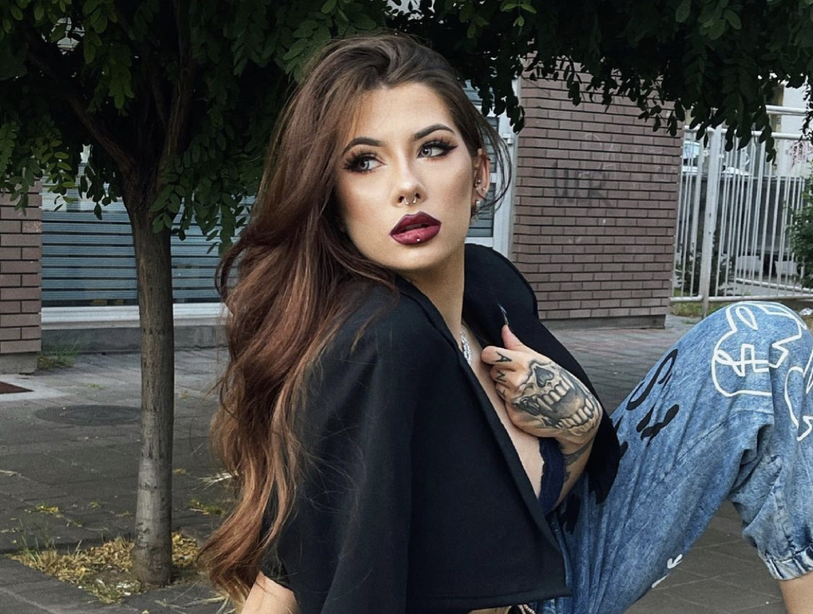 Uki Q podelila fotografije posle saobraćajne nesreće! Automobil u komadima! (FOTO) - Hype TV