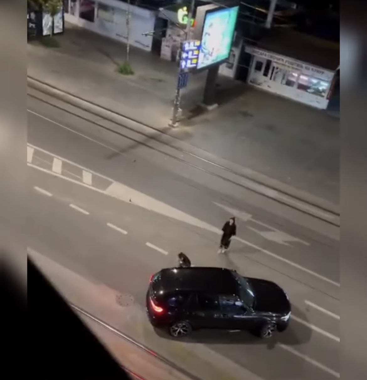 UŽAS NA SRED ULICE: Video sam kako joj steže ruku! Ovo je čovek koji je snimio Mariju Šerifović ...