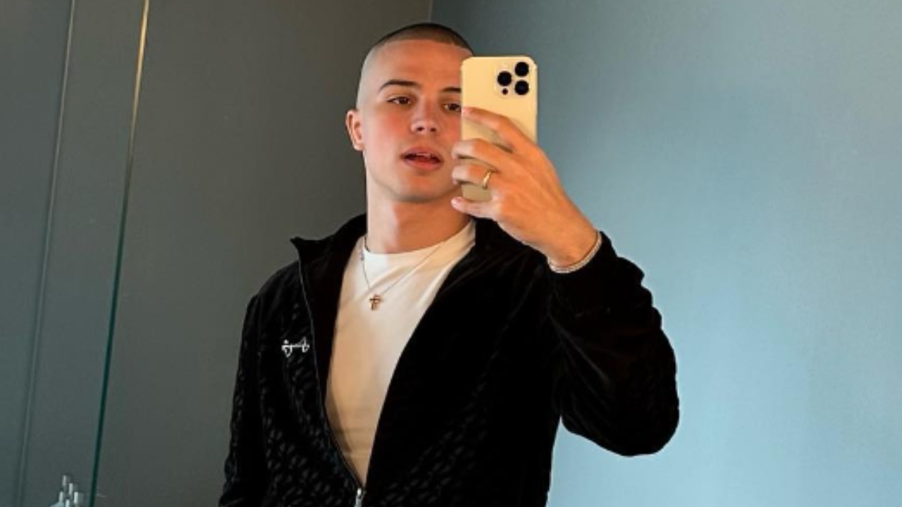 POHVALIO SE USPEHOM: Vojaževa nova pesma na listi najslušanijih ...