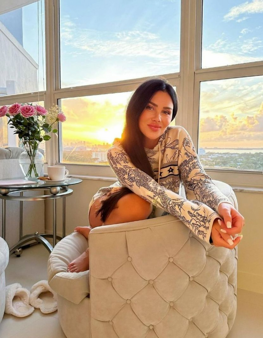 VRELE FOTKE I ŠOK POTEZ: Evo gde se PRESELILA Stanija Dobrojević! (FOTO) - Hype TV