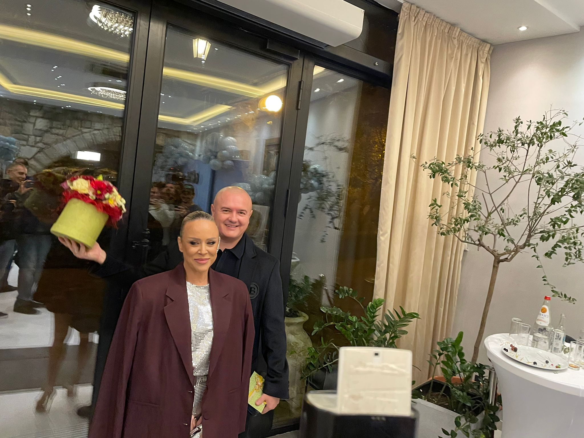 EVO KO SE SVE OD POZNATIH POJAVIO NA PRVOM ROĐENDANU SINA LJUBE PERUĆICA! Cela estrada došla da ...