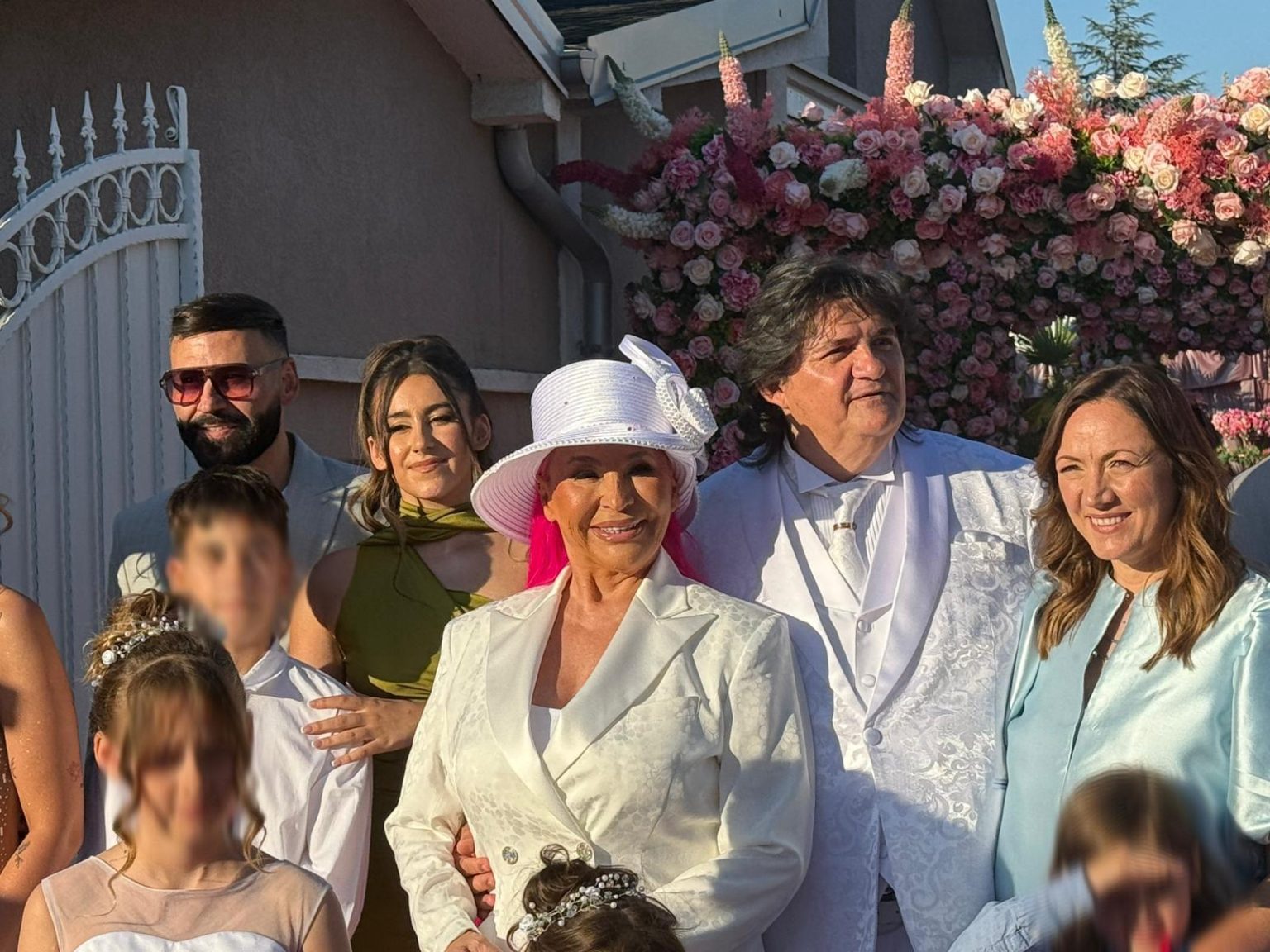 EKSKLUZIVNE FOTOGRAFIJE HYPE TV! EVO KAKO ZORICA IZGLEDA NA SVOJOJ SVADBI: Otkriveno šta su ona ...