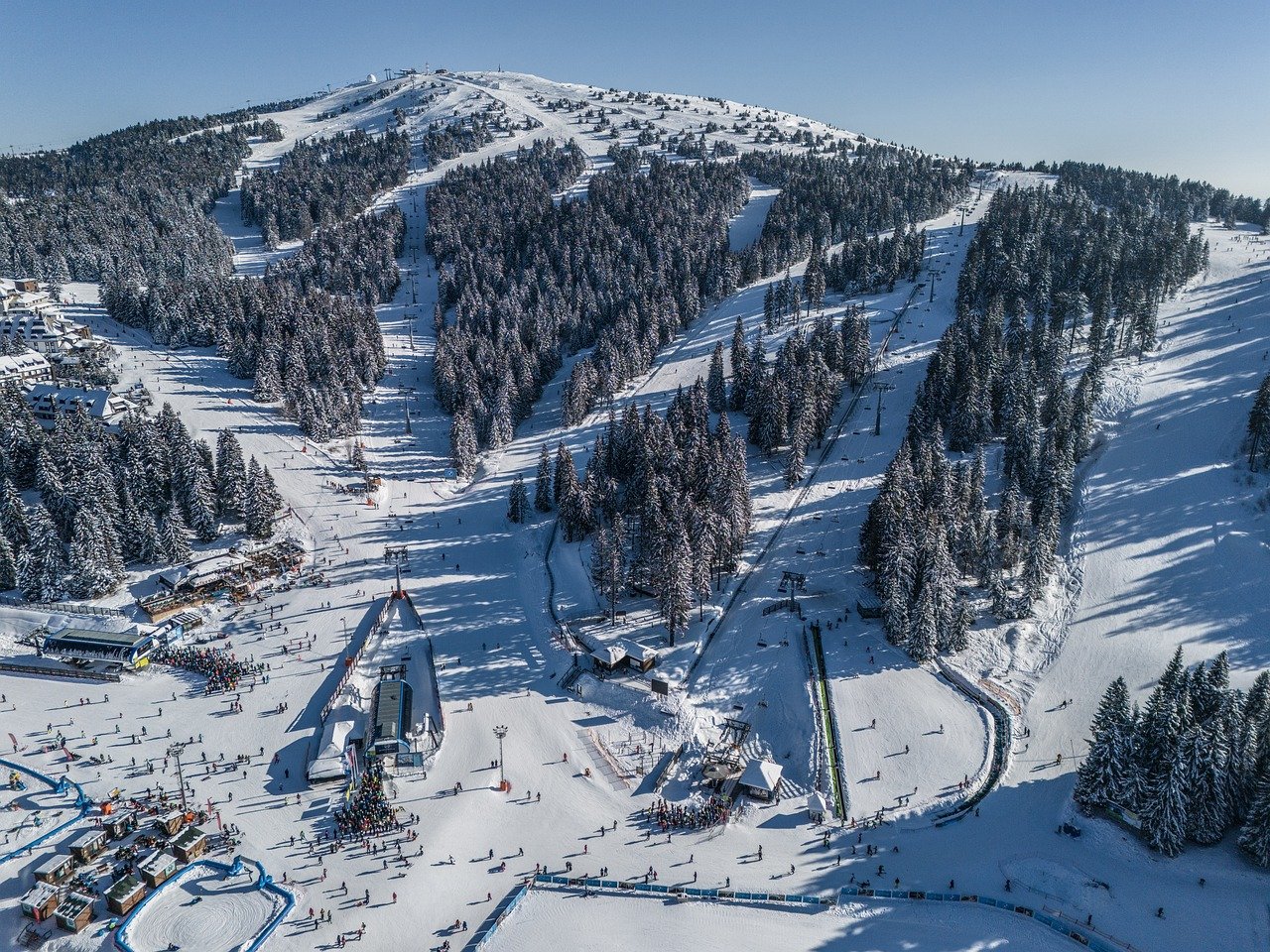 PAO PRVI SNEG OVE GODINE U SRBIJI! Kopaonik pod belim pokrivačem - ciklon iz Sibira nam donosi ...